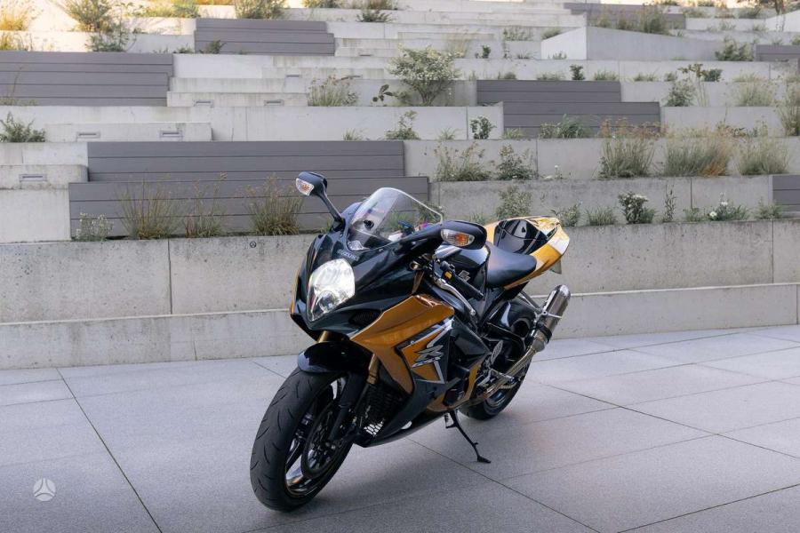 Melns Suzuki GSX-R 2008 Viļņa, ar dzinēja tilpumu 1.00 L un nobraukumu 40 tūkst. km par 6899 €, foto 3 vietnē AUTOMOTO.COM.LV