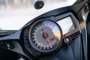 Melns Suzuki GSX-R 2008 Viļņa, ar dzinēja tilpumu 1.00 L un nobraukumu 40 tūkst. km par 6899 €, foto 16 vietnē AUTOMOTO.COM.LV