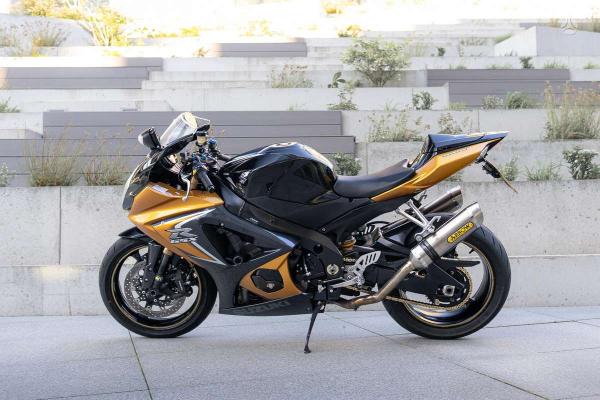 Suzuki GSX-R 2008 in Vilnius on AUTOMOTO.COM.LV Black Suzuki GSX-R 2008 in Vilnius, with an engine capacity of 1.00 L and mileage of 40 thousand km for 6899 €, photo 1 on AUTOMOTO.COM.LV