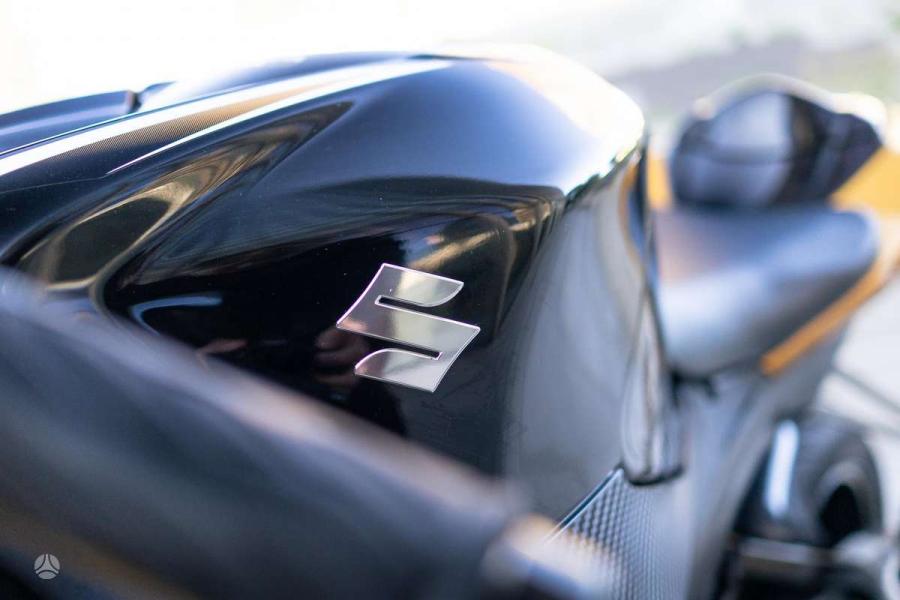 Melns Suzuki GSX-R 2008 Viļņa, ar dzinēja tilpumu 1.00 L un nobraukumu 40 tūkst. km par 6899 €, foto 16 vietnē AUTOMOTO.COM.LV