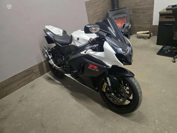 Black Suzuki GSX-R 2014 in Druskininkai, with an engine capacity of 1.00 L and mileage of 35 thousand km for 6800 €, photo 2 on AUTOMOTO.COM.LV