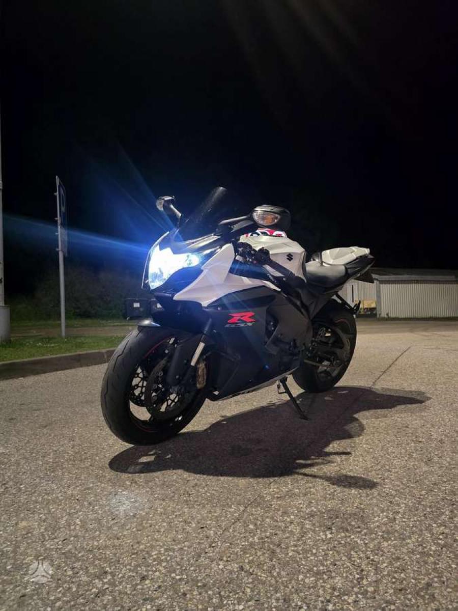 Black Suzuki GSX-R 2014 in Druskininkai, with an engine capacity of 1.00 L and mileage of 35 thousand km for 6800 €, photo 5 on AUTOMOTO.COM.LV