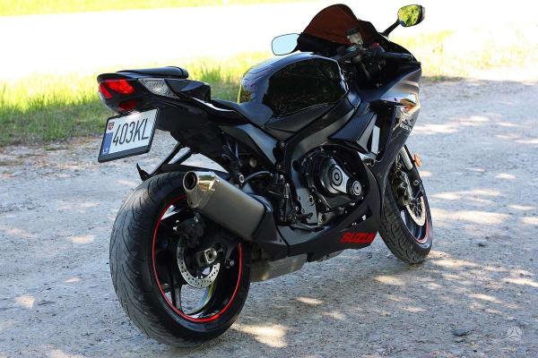 Black Suzuki GSX-R 2015 in Kretinga, with an engine capacity of 0.60 L and mileage of 25 thousand km for 6499 €, photo 4 on AUTOMOTO.COM.LV
