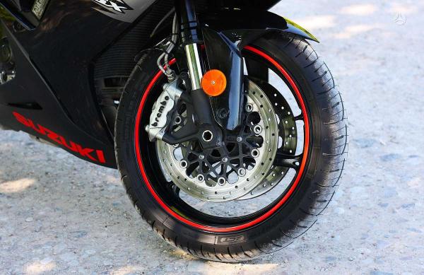 Black Suzuki GSX-R 2015 in Kretinga, with an engine capacity of 0.60 L and mileage of 25 thousand km for 6499 €, photo 5 on AUTOMOTO.COM.LV