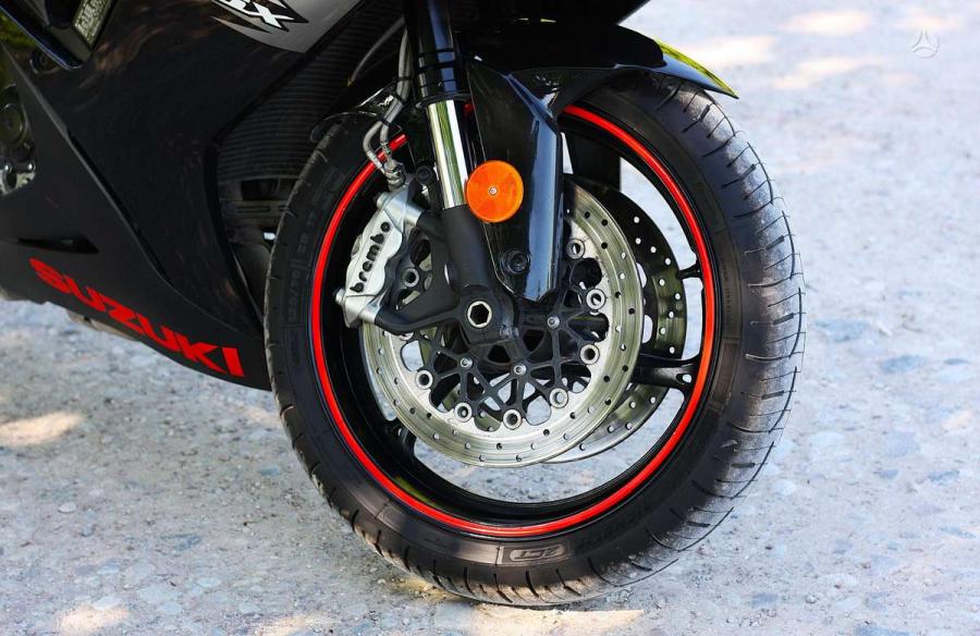 Black Suzuki GSX-R 2015 in Kretinga, with an engine capacity of 0.60 L and mileage of 25 thousand km for 6499 €, photo 6 on AUTOMOTO.COM.LV