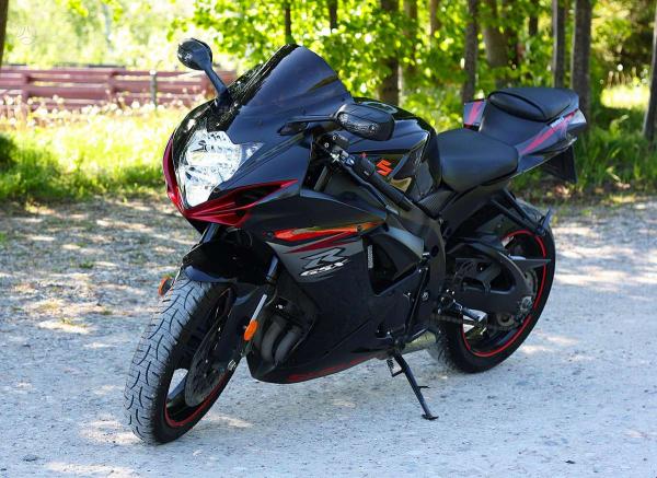 Black Suzuki GSX-R 2015 in Kretinga, with an engine capacity of 0.60 L and mileage of 25 thousand km for 6499 €, photo 7 on AUTOMOTO.COM.LV