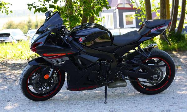 Black Suzuki GSX-R 2015 in Kretinga, with an engine capacity of 0.60 L and mileage of 25 thousand km for 6499 €, photo 8 on AUTOMOTO.COM.LV