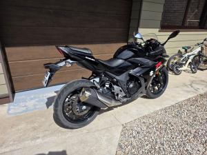 Черный Сузуки GSX-R 2018 в Пасвалис, объемом двигателя 0.25 л и пробегом 18 тыс. км за 1849 €, фото 4 на AUTOMOTO.COM.LV