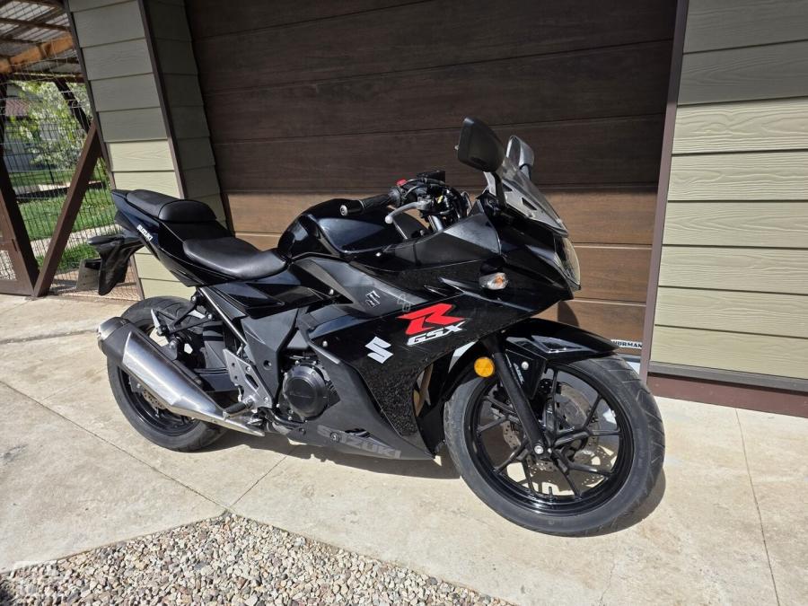 Черный Сузуки GSX-R 2018 в Пасвалис, объемом двигателя 0.25 л и пробегом 18 тыс. км за 1849 €, фото 5 на AUTOMOTO.COM.LV