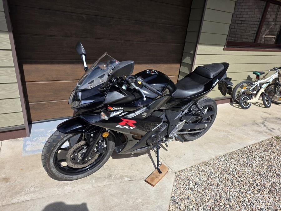 Черный Сузуки GSX-R 2018 в Пасвалис, объемом двигателя 0.25 л и пробегом 18 тыс. км за 1849 €, фото 10 на AUTOMOTO.COM.LV