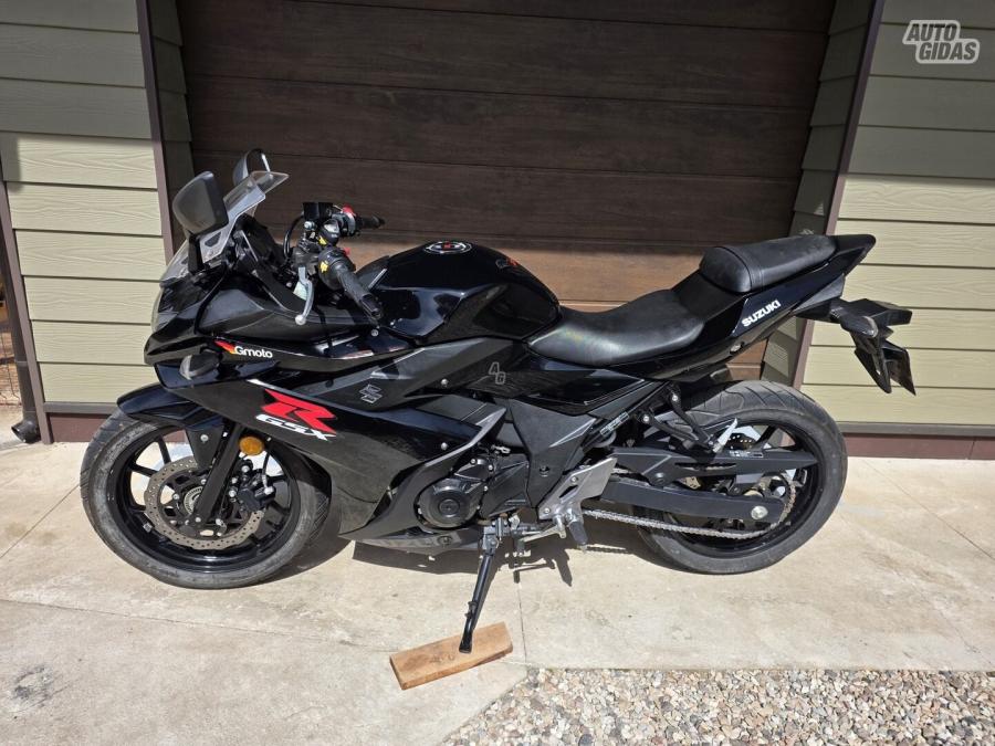 Черный Сузуки GSX-R 2018 в Пасвалис, объемом двигателя 0.25 л и пробегом 18 тыс. км за 1849 €, фото 11 на AUTOMOTO.COM.LV