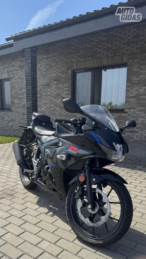 Black Suzuki GSX-R 2019 in Raseiniai, with an engine capacity of 0.13 L and mileage of 2 thousand km for 3500 €, photo  on AUTOMOTO.COM.LV