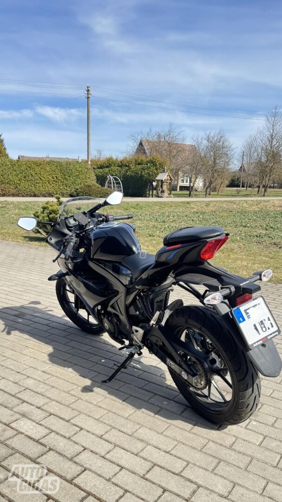 Melns Suzuki GSX-R 2019 Raseiniai, ar dzinēja tilpumu 0.13 L un nobraukumu 2 tūkst. km par 3500 €, foto 3 vietnē AUTOMOTO.COM.LV