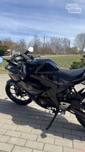 Melns Suzuki GSX-R 2019 Raseiniai, ar dzinēja tilpumu 0.13 L un nobraukumu 2 tūkst. km par 3500 €, foto 4 vietnē AUTOMOTO.COM.LV