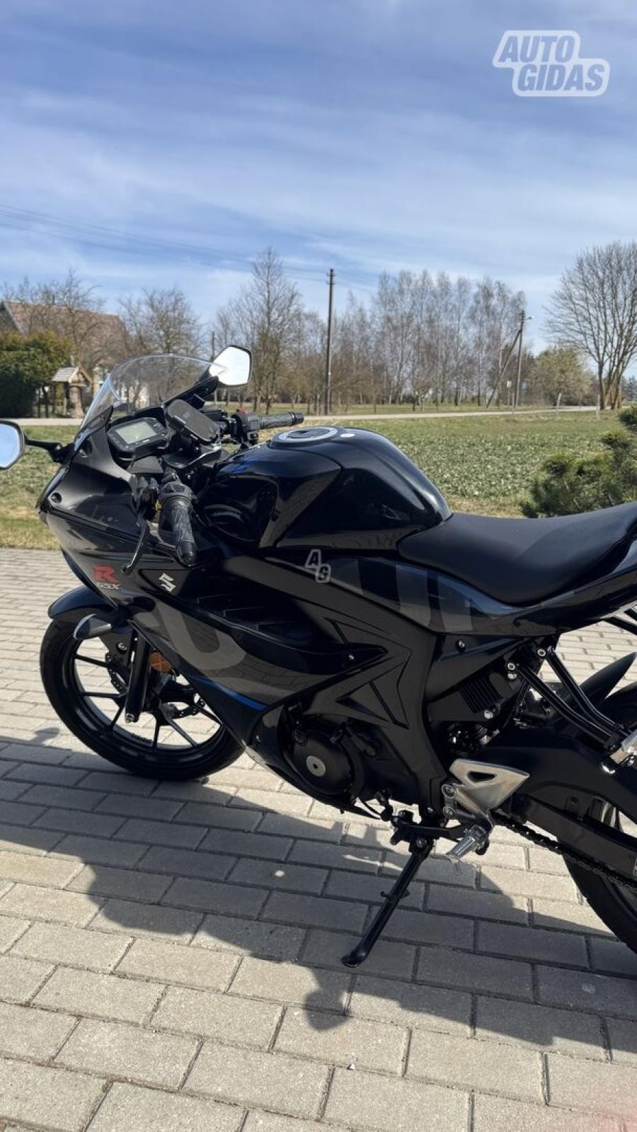 Melns Suzuki GSX-R 2019 Raseiniai, ar dzinēja tilpumu 0.13 L un nobraukumu 2 tūkst. km par 3500 €, foto 4 vietnē AUTOMOTO.COM.LV