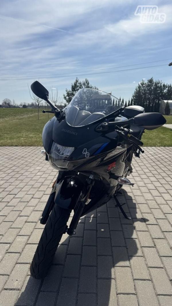 Melns Suzuki GSX-R 2019 Raseiniai, ar dzinēja tilpumu 0.13 L un nobraukumu 2 tūkst. km par 3500 €, foto 5 vietnē AUTOMOTO.COM.LV