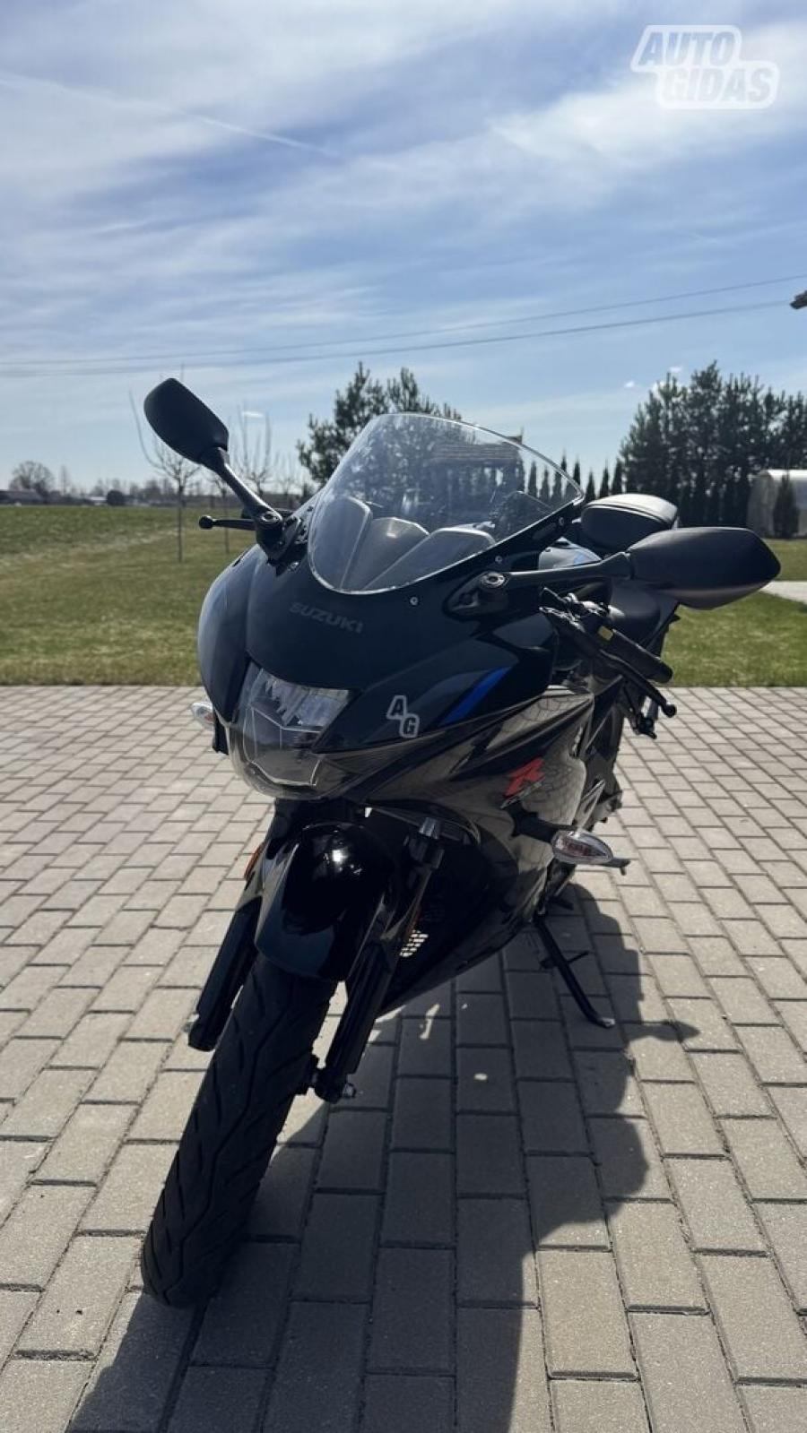 Melns Suzuki GSX-R 2019 Raseiniai, ar dzinēja tilpumu 0.13 L un nobraukumu 2 tūkst. km par 3500 €, foto 6 vietnē AUTOMOTO.COM.LV