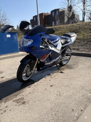 Blue Suzuki GSX-R 2002 in Alytus, with an engine capacity of 0.00 L and mileage of 9 thousand km for 2650 €, photo 3 on AUTOMOTO.COM.LV