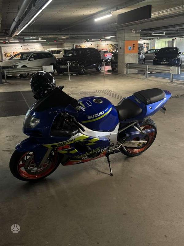 Zils Suzuki GSX-R 2002 Viļņa, ar dzinēja tilpumu 0.60 L un nobraukumu 58 tūkst. km par 3000 €, foto 1 vietnē AUTOMOTO.COM.LV