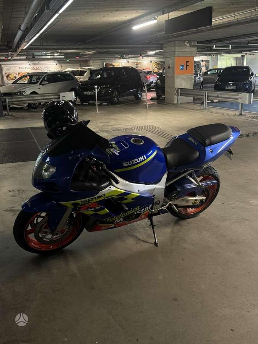 Zils Suzuki GSX-R 2002 Viļņa, ar dzinēja tilpumu 0.60 L un nobraukumu 58 tūkst. km par 3000 €, foto 1 vietnē AUTOMOTO.COM.LV