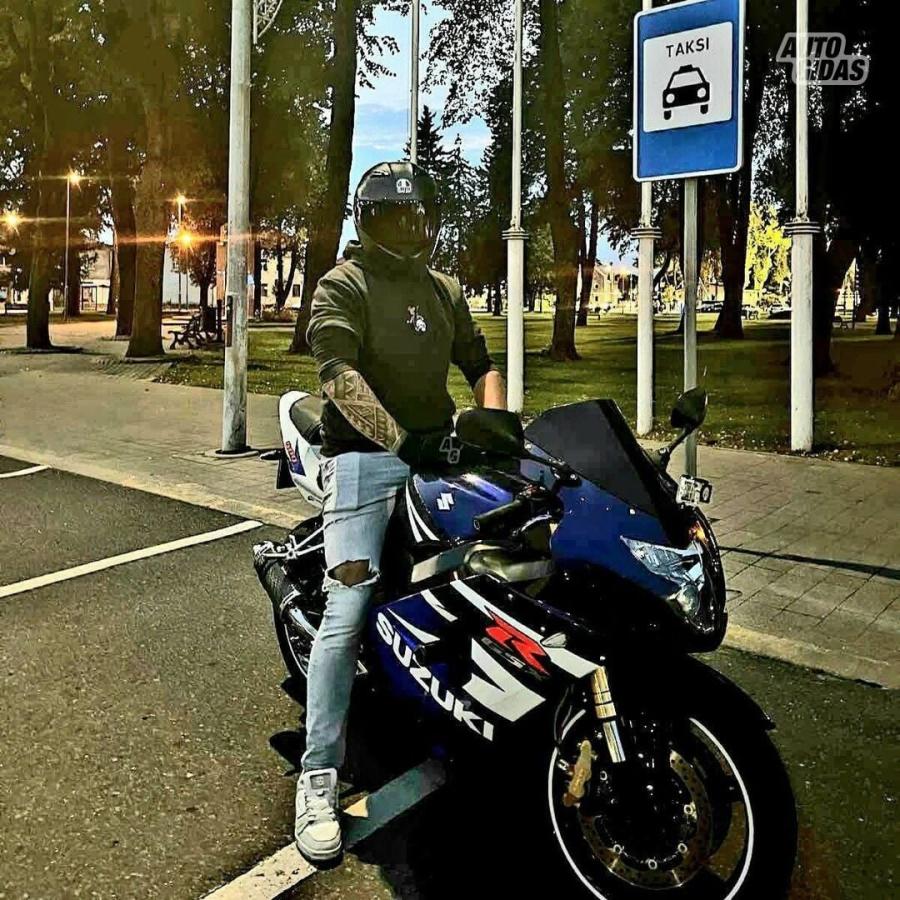 Blue Suzuki GSX-R 2004 in Kretinga, with an engine capacity of 0.60 L and mileage of 61 thousand km for 3300 €, photo 4 on AUTOMOTO.COM.LV