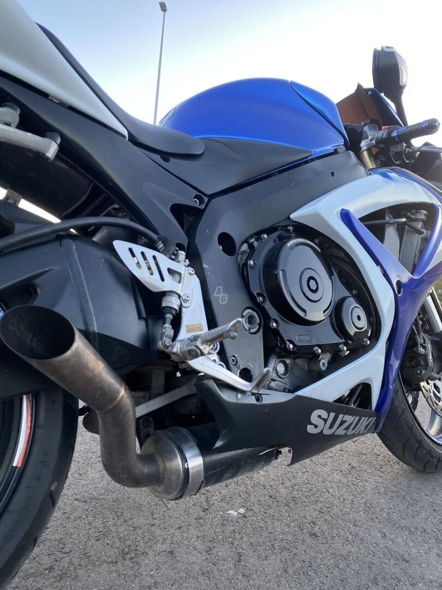 Синий Сузуки GSX-R 2006 в Клайпеда, объемом двигателя 0.60 л и пробегом 60 тыс. км за 3800 €, фото 4 на AUTOMOTO.COM.LV