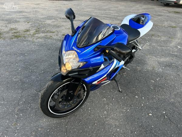 Blue Suzuki GSX-R 2006 in Utena, with an engine capacity of 0.75 L and mileage of 43 thousand km for 4399 €, photo 2 on AUTOMOTO.COM.LV