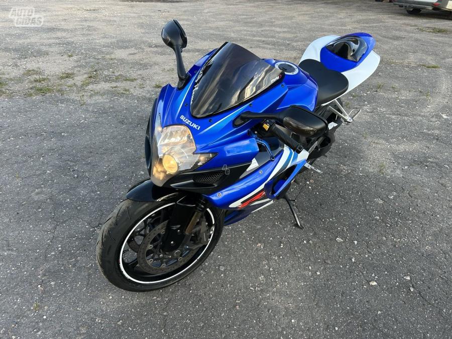 Blue Suzuki GSX-R 2006 in Utena, with an engine capacity of 0.75 L and mileage of 43 thousand km for 4399 €, photo 3 on AUTOMOTO.COM.LV
