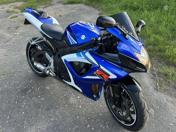 Blue Suzuki GSX-R 2006 in Utena, with an engine capacity of 0.75 L and mileage of 43 thousand km for 4399 €, photo 1 on AUTOMOTO.COM.LV