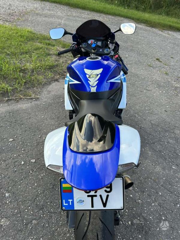 Blue Suzuki GSX-R 2006 in Utena, with an engine capacity of 0.75 L and mileage of 43 thousand km for 4399 €, photo 5 on AUTOMOTO.COM.LV