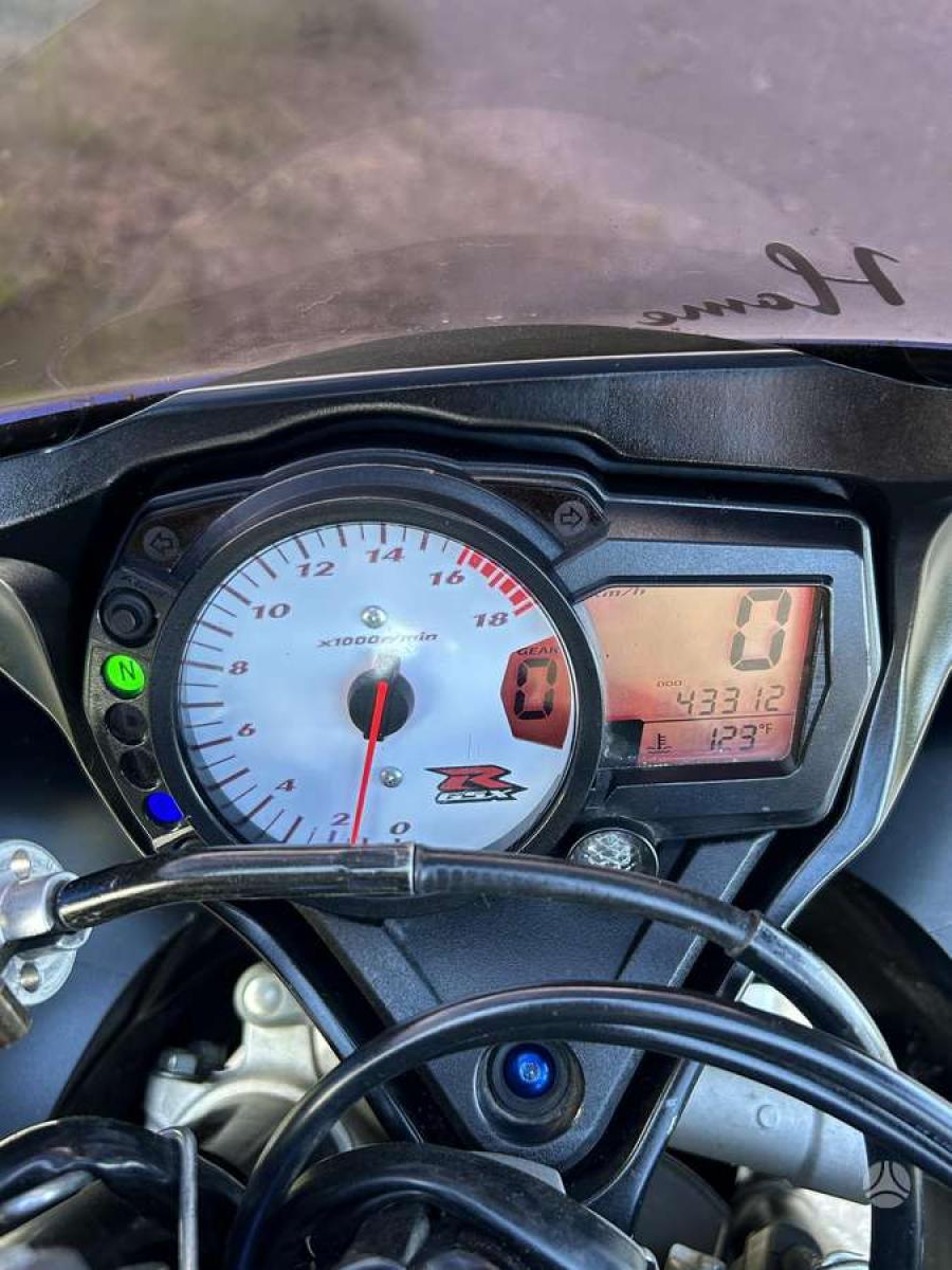 Blue Suzuki GSX-R 2006 in Utena, with an engine capacity of 0.75 L and mileage of 43 thousand km for 4399 €, photo 7 on AUTOMOTO.COM.LV