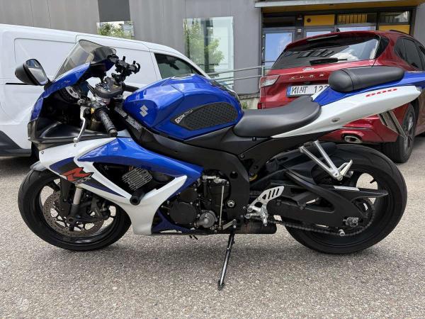 Zils Suzuki GSX-R 2007 Viļņa, ar dzinēja tilpumu 0.60 L un nobraukumu 32 tūkst. km par 4800 €, foto 1 vietnē AUTOMOTO.COM.LV