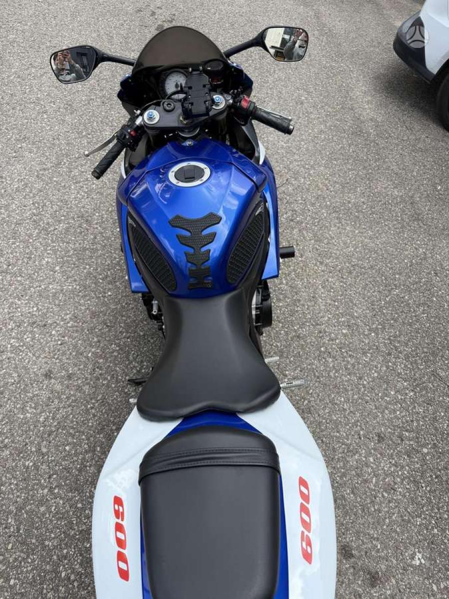 Zils Suzuki GSX-R 2007 Viļņa, ar dzinēja tilpumu 0.60 L un nobraukumu 32 tūkst. km par 4800 €, foto 6 vietnē AUTOMOTO.COM.LV