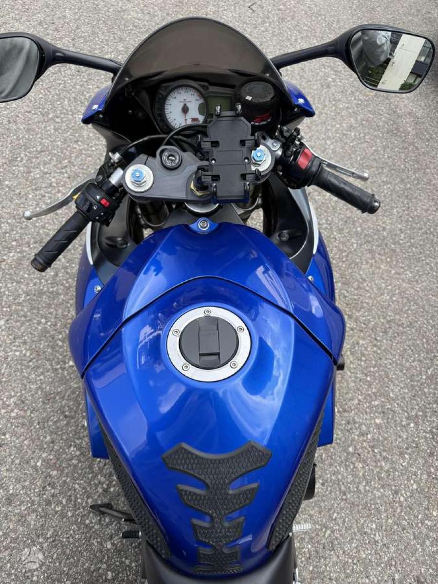 Zils Suzuki GSX-R 2007 Viļņa, ar dzinēja tilpumu 0.60 L un nobraukumu 32 tūkst. km par 4800 €, foto 7 vietnē AUTOMOTO.COM.LV