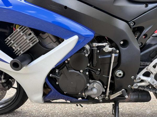 Zils Suzuki GSX-R 2007 Viļņa, ar dzinēja tilpumu 0.60 L un nobraukumu 32 tūkst. km par 4800 €, foto 8 vietnē AUTOMOTO.COM.LV