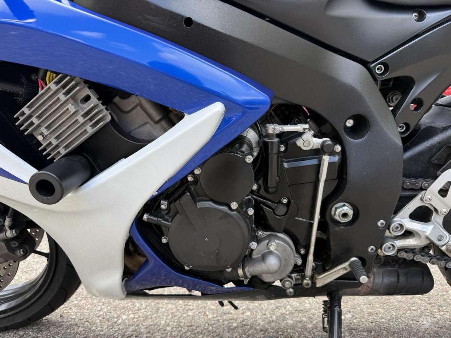 Zils Suzuki GSX-R 2007 Viļņa, ar dzinēja tilpumu 0.60 L un nobraukumu 32 tūkst. km par 4800 €, foto 8 vietnē AUTOMOTO.COM.LV