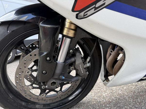 Zils Suzuki GSX-R 2007 Viļņa, ar dzinēja tilpumu 0.60 L un nobraukumu 32 tūkst. km par 4800 €, foto 11 vietnē AUTOMOTO.COM.LV