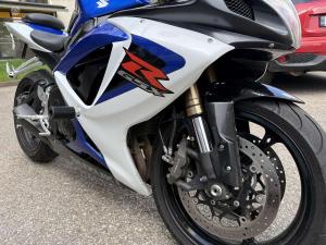 Zils Suzuki GSX-R 2007 Viļņa, ar dzinēja tilpumu 0.60 L un nobraukumu 32 tūkst. km par 4800 €, foto 12 vietnē AUTOMOTO.COM.LV