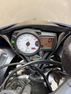Zils Suzuki GSX-R 2007 Viļņa, ar dzinēja tilpumu 0.60 L un nobraukumu 32 tūkst. km par 4800 €, foto 13 vietnē AUTOMOTO.COM.LV