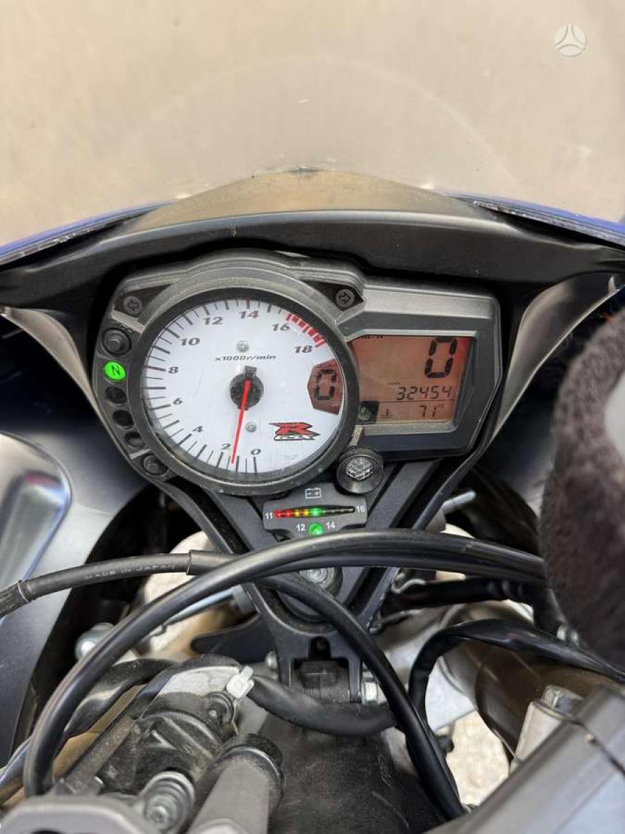 Zils Suzuki GSX-R 2007 Viļņa, ar dzinēja tilpumu 0.60 L un nobraukumu 32 tūkst. km par 4800 €, foto 13 vietnē AUTOMOTO.COM.LV