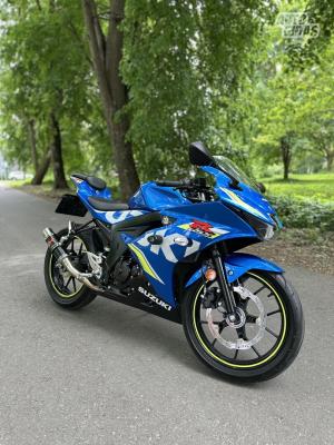 Zils Suzuki GSX-R 2018 Kauņa, ar dzinēja tilpumu 0.13 L un nobraukumu 25 tūkst. km par 2950 €, foto  vietnē AUTOMOTO.COM.LV