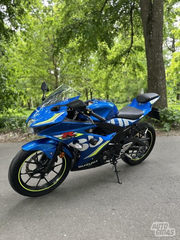 Zils Suzuki GSX-R 2018 Kauņa, ar dzinēja tilpumu 0.13 L un nobraukumu 25 tūkst. km par 2950 €, foto 2 vietnē AUTOMOTO.COM.LV