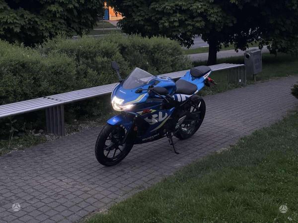 Suzuki GSX-R 2018 in Vilnius on AUTOMOTO.COM.LV Blue Suzuki GSX-R 2018 in Vilnius, with an engine capacity of 0.13 L and mileage of 18 thousand km for 2000 €, photo 1 on AUTOMOTO.COM.LV