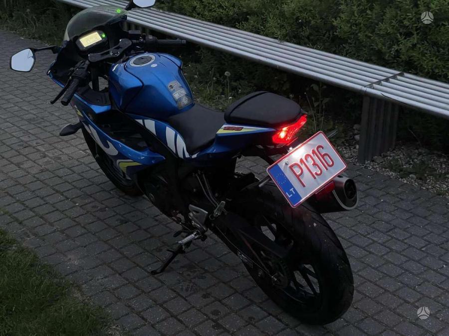 Blue Suzuki GSX-R 2018 in Vilnius, with an engine capacity of 0.13 L and mileage of 18 thousand km for 2000 €, photo 4 on AUTOMOTO.COM.LV