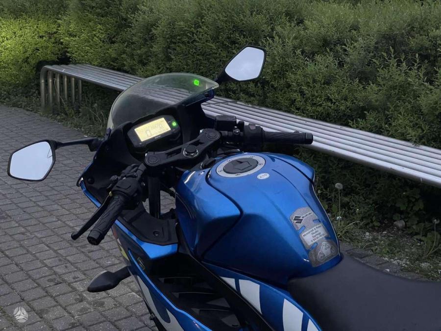 Blue Suzuki GSX-R 2018 in Vilnius, with an engine capacity of 0.13 L and mileage of 18 thousand km for 2000 €, photo 5 on AUTOMOTO.COM.LV