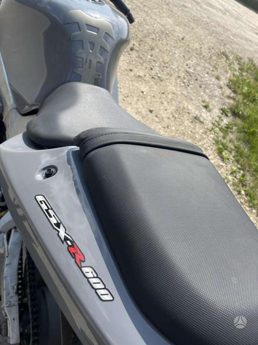 Pelēks Suzuki GSX-R 2003 Vilkaviškis, ar dzinēja tilpumu 0.60 L un nobraukumu 69 tūkst. km par 2500 €, foto 6 vietnē AUTOMOTO.COM.LV