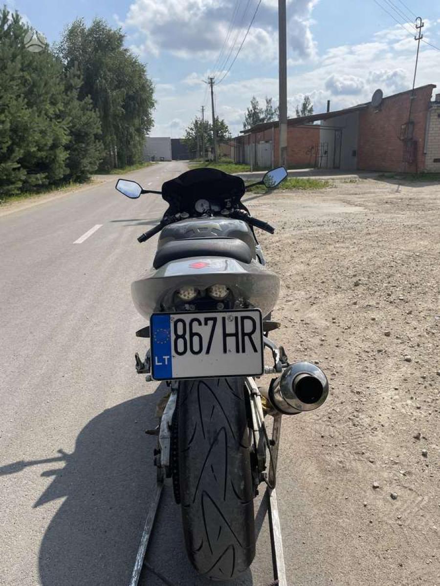 Pelēks Suzuki GSX-R 2003 Vilkaviškis, ar dzinēja tilpumu 0.60 L un nobraukumu 69 tūkst. km par 2500 €, foto 7 vietnē AUTOMOTO.COM.LV