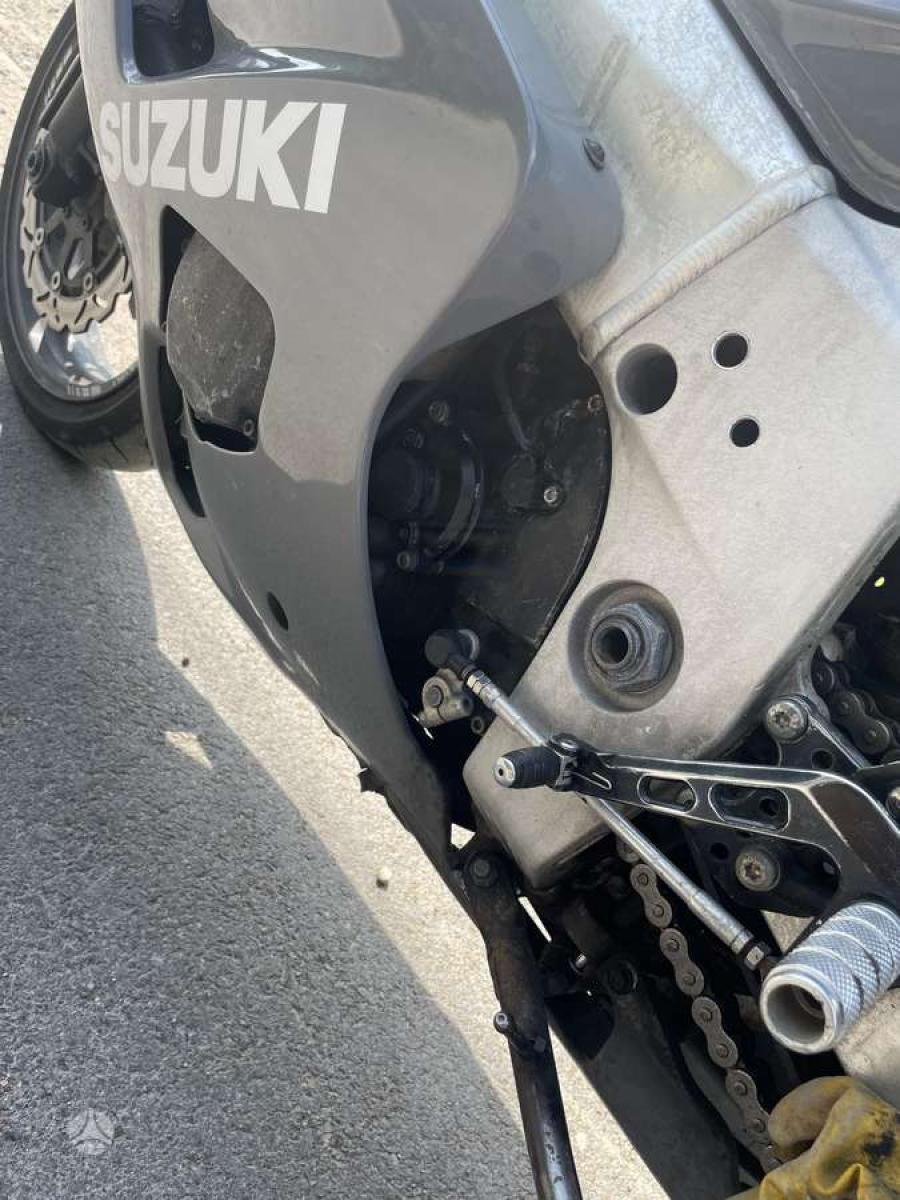 Pelēks Suzuki GSX-R 2003 Vilkaviškis, ar dzinēja tilpumu 0.60 L un nobraukumu 69 tūkst. km par 2500 €, foto 8 vietnē AUTOMOTO.COM.LV