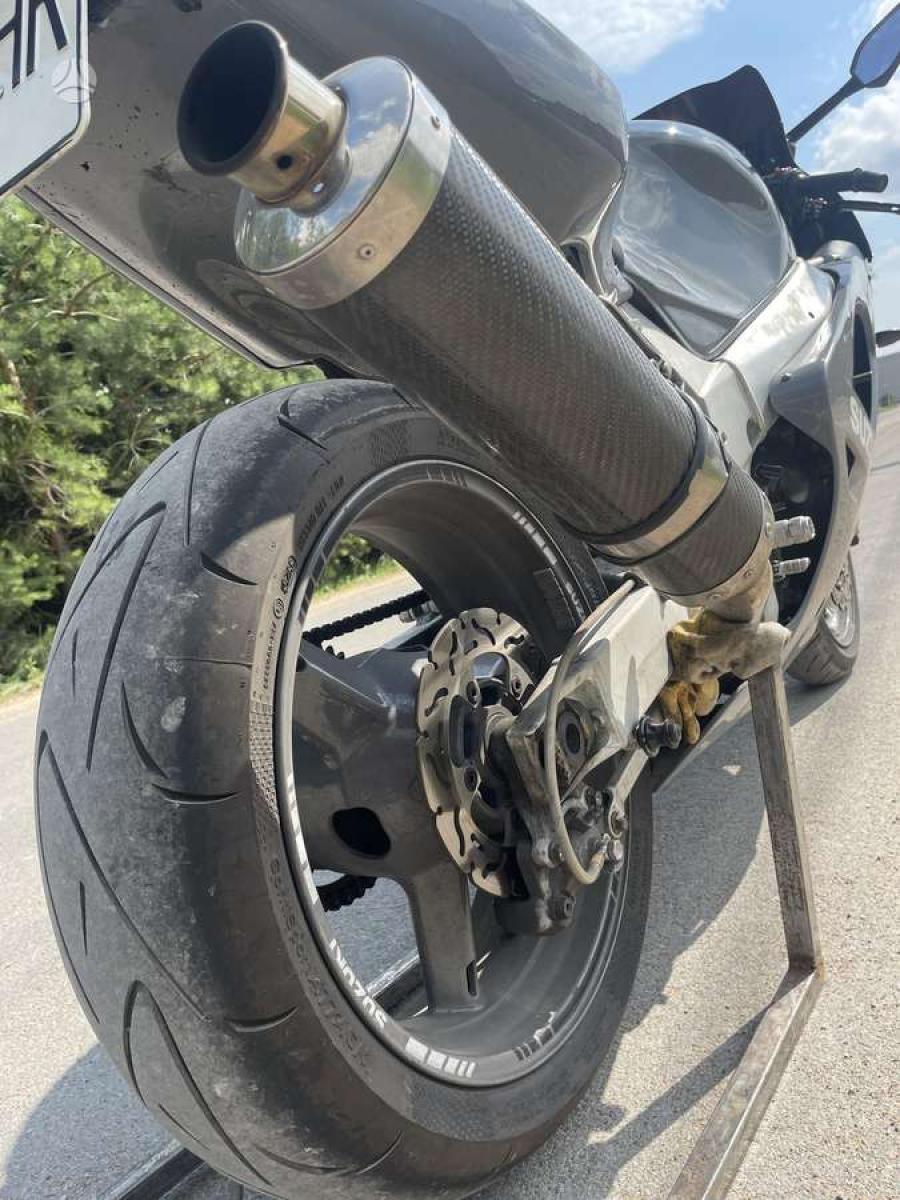 Pelēks Suzuki GSX-R 2003 Vilkaviškis, ar dzinēja tilpumu 0.60 L un nobraukumu 69 tūkst. km par 2500 €, foto 9 vietnē AUTOMOTO.COM.LV