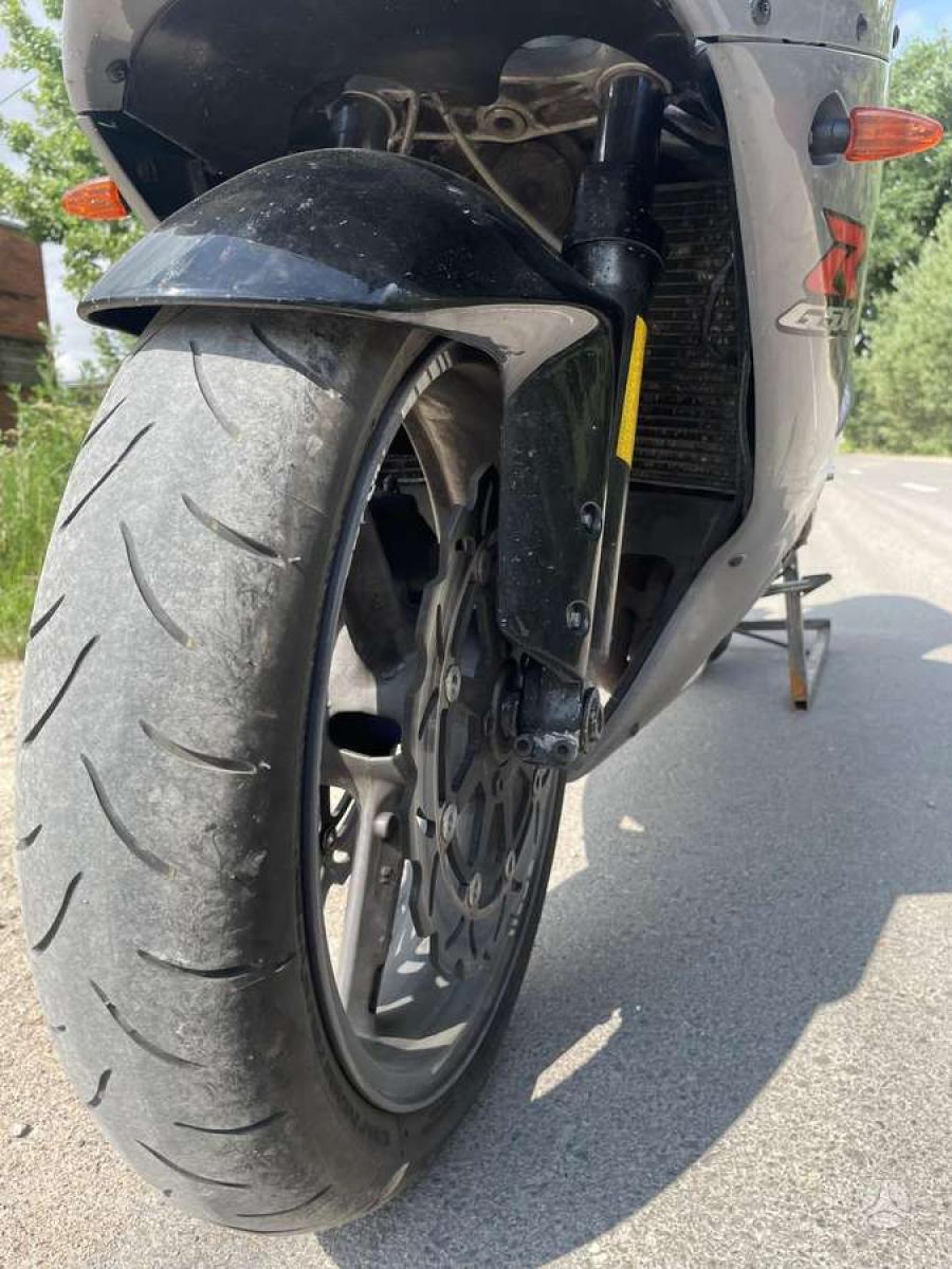Pelēks Suzuki GSX-R 2003 Vilkaviškis, ar dzinēja tilpumu 0.60 L un nobraukumu 69 tūkst. km par 2500 €, foto 10 vietnē AUTOMOTO.COM.LV